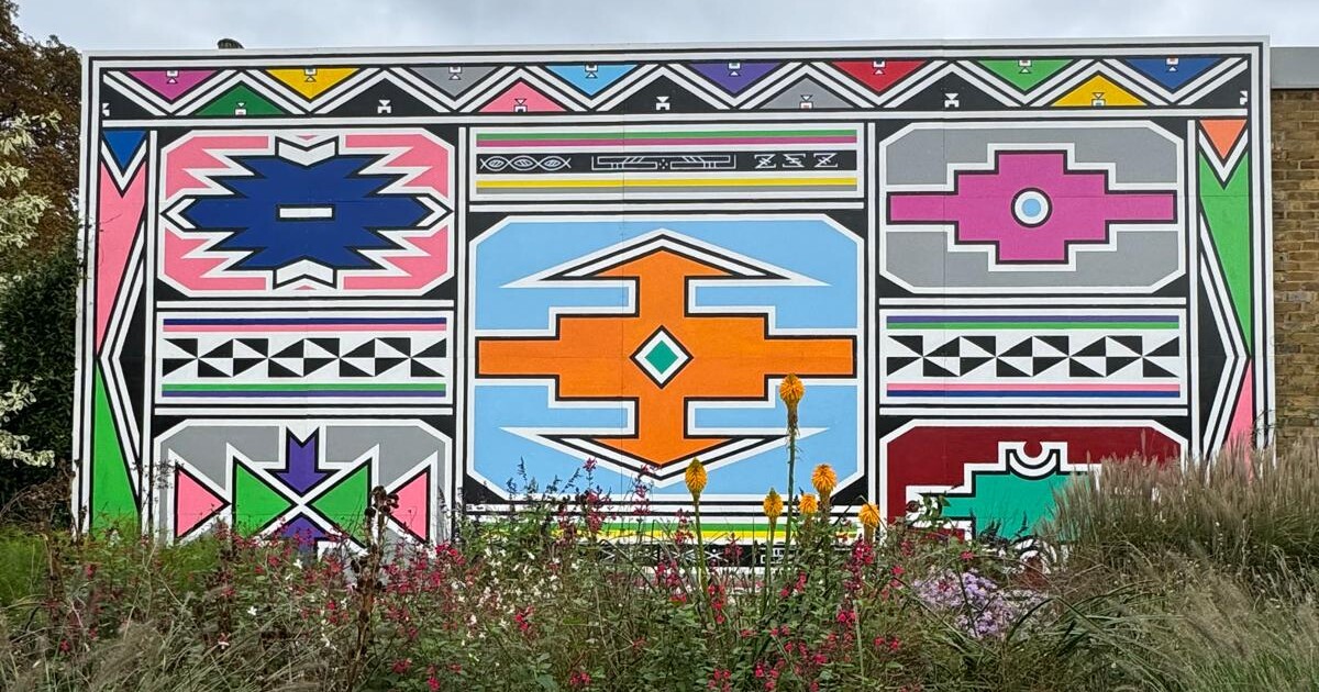 Dr. Esther Mahlangu - Umuntu ngumuntu ngabantu - Almine Rech